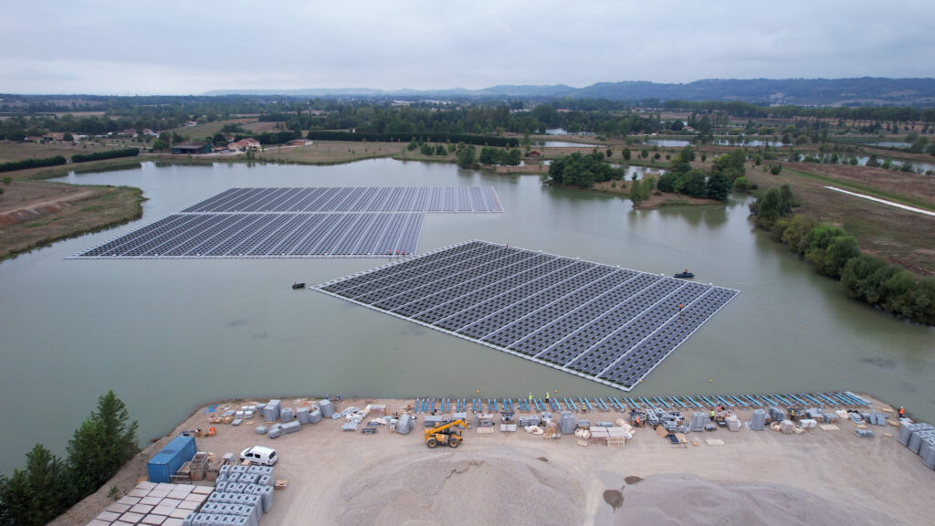 Valorisez vos surfaces d'eau avec des parcs photovoltaïques flottants ...